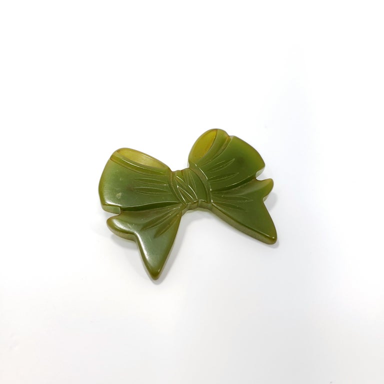 Apple Green Accented Bakelite Bow Pin Brooch, Early 1900s at 1stDibs ...