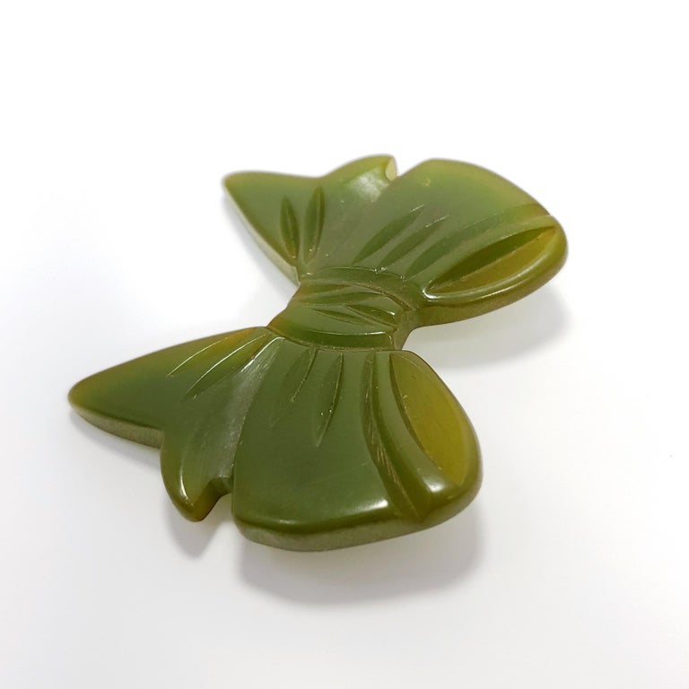 Apple Green Accented Bakelite Bow Pin Brooch, Early 1900s at 1stDibs ...