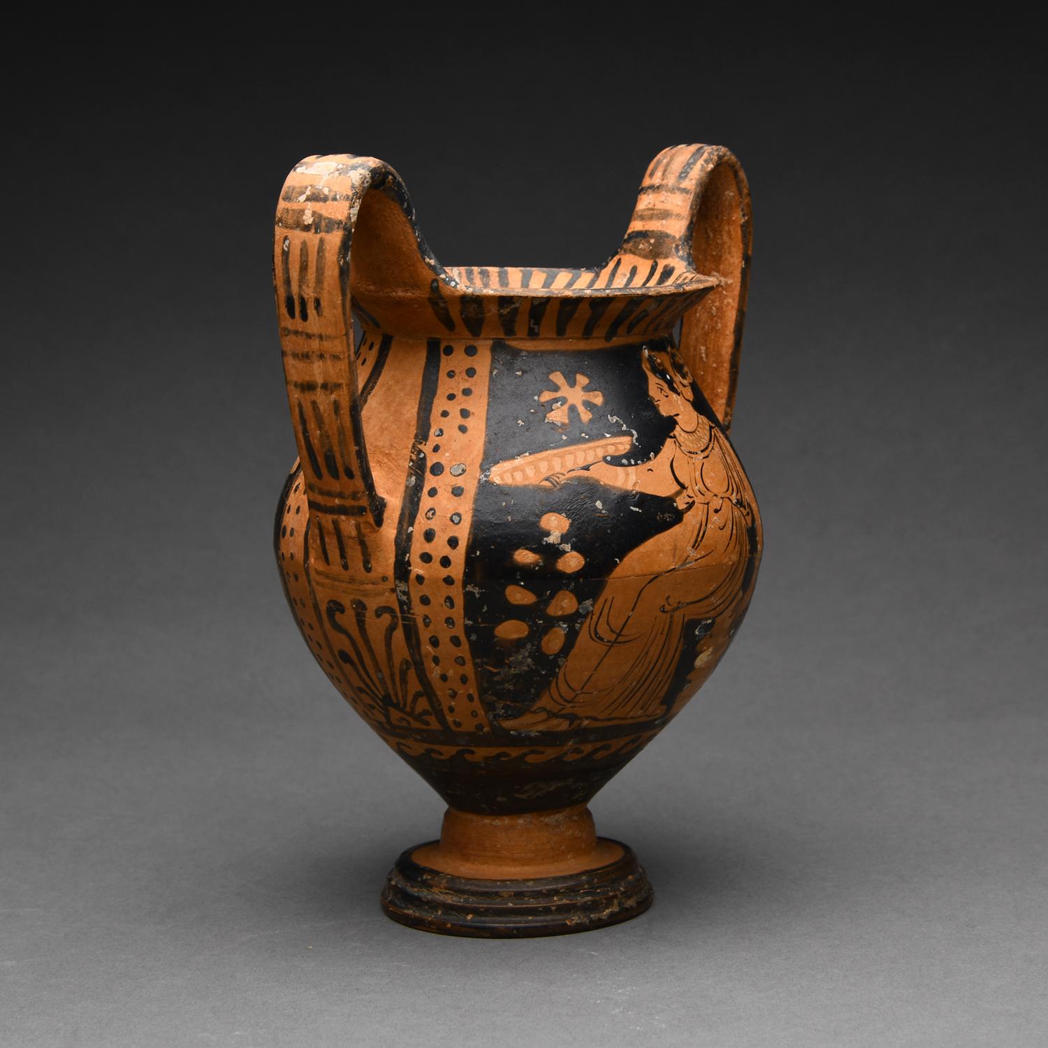 Apulian Red-Figured Nestoris For Sale at 1stDibs