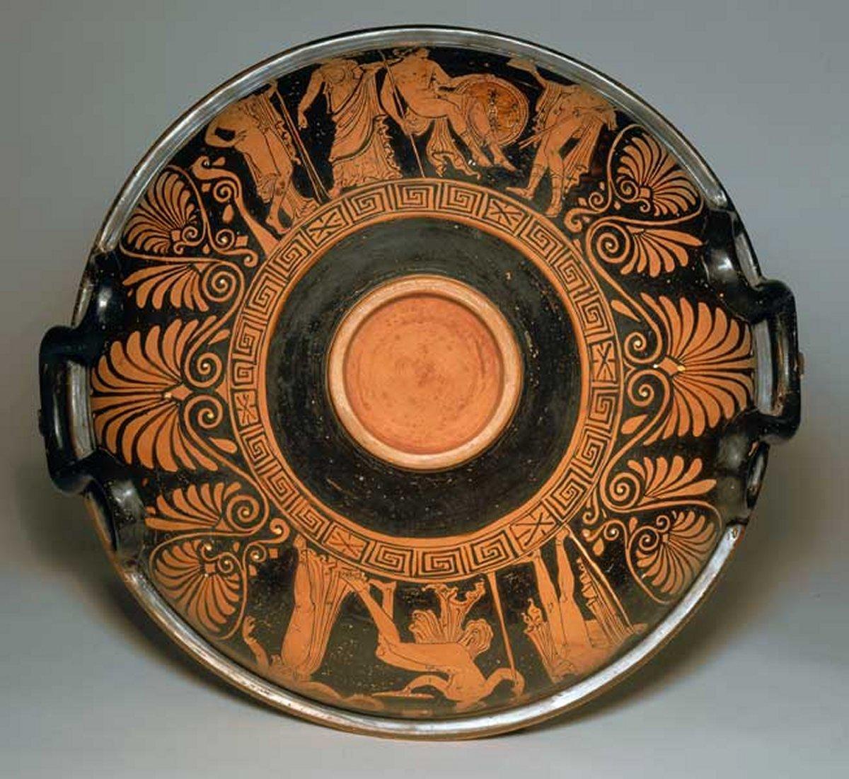 Apulian Red-Figured Patera, Attributed to the Iliupersis Painter, circa ...