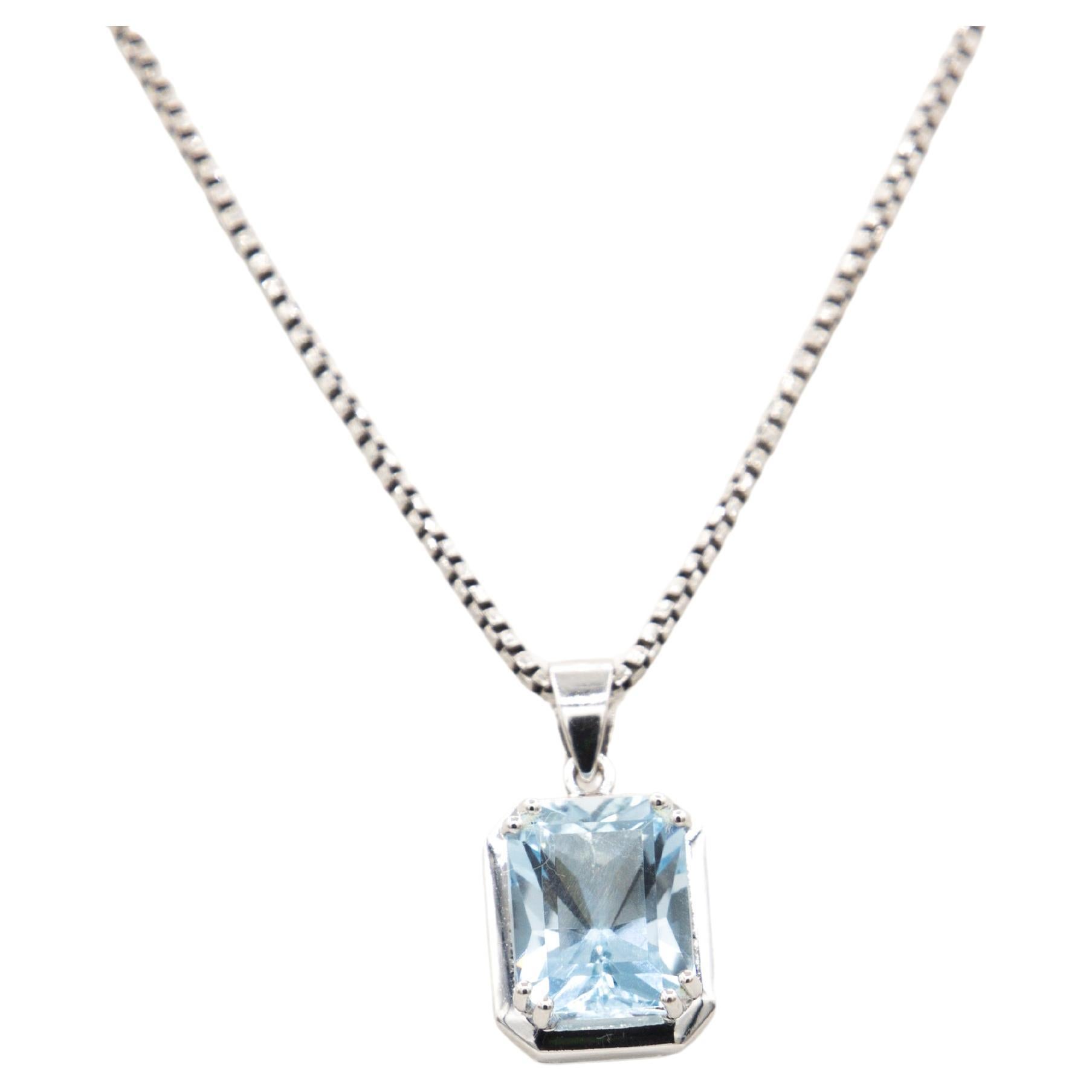 Aquamarin pendant 18 k white gold For Sale at 1stDibs