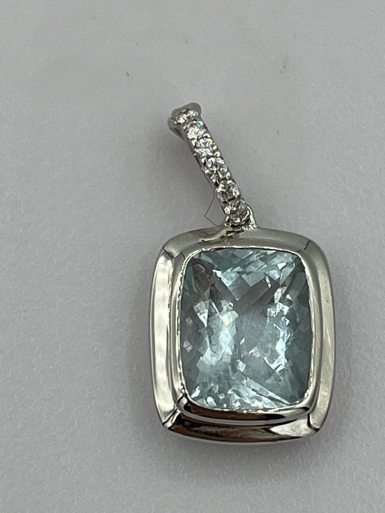 Aquamarin Pendant Diamonds 18 K For Sale at 1stDibs