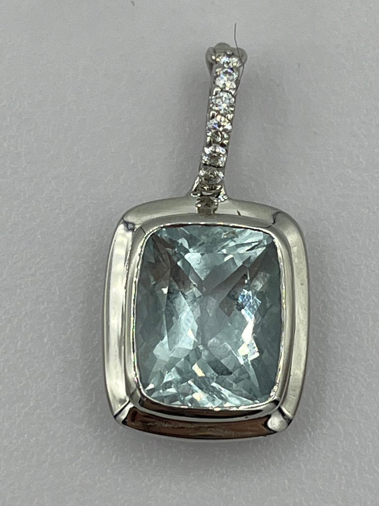 Aquamarin Pendant Diamonds 18 K For Sale at 1stDibs
