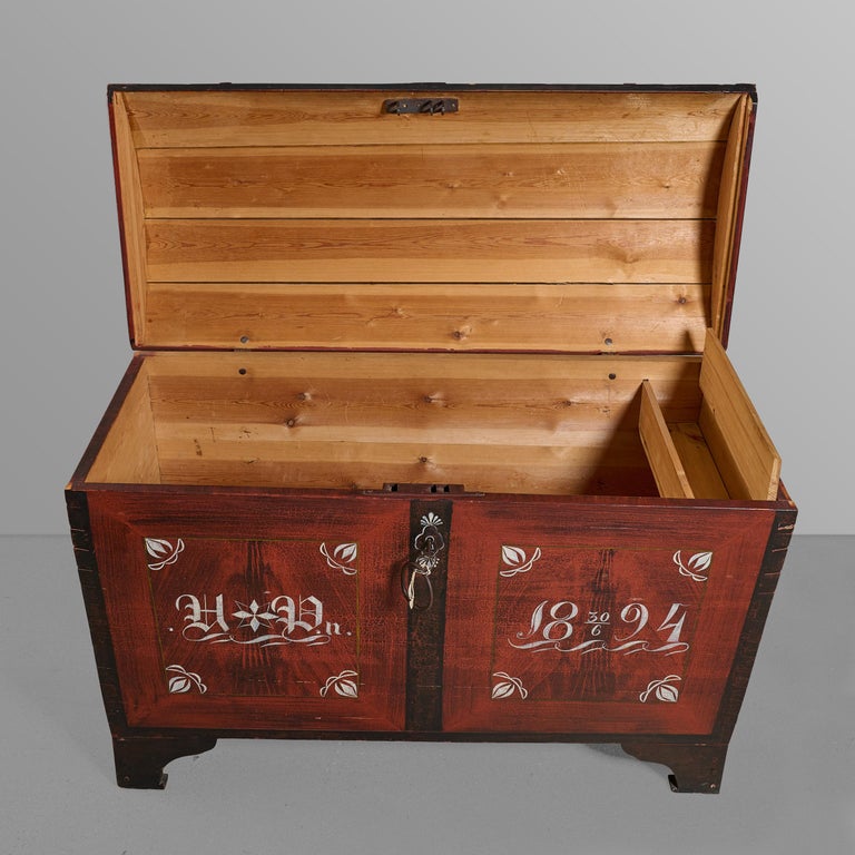 Arch Top Immigrant Trunk For Sale at 1stDibs