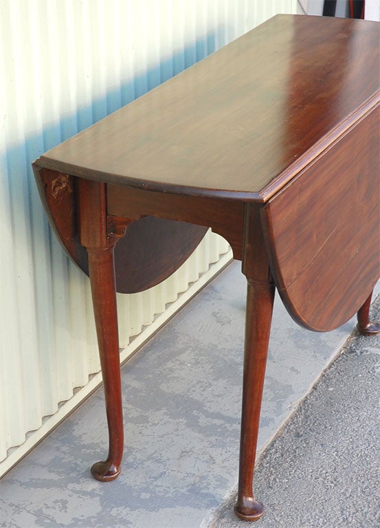 19THC QUEEN ANNE STYLE DROP LEAF TABLE For Sale at 1stDibs