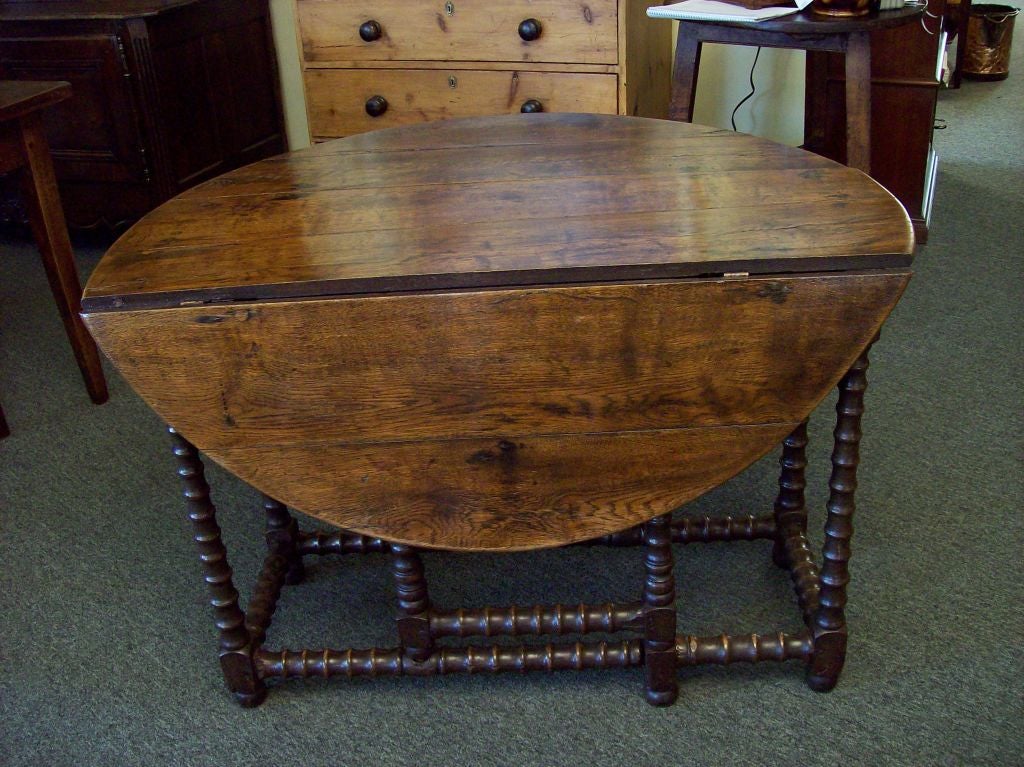 Round Period Oak Gateleg Table at 1stDibs