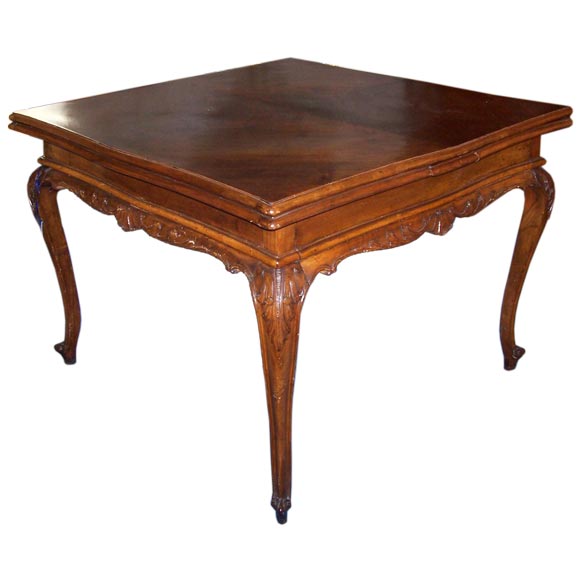 English Rococo Style Walnut Dining Table For Sale at 1stDibs