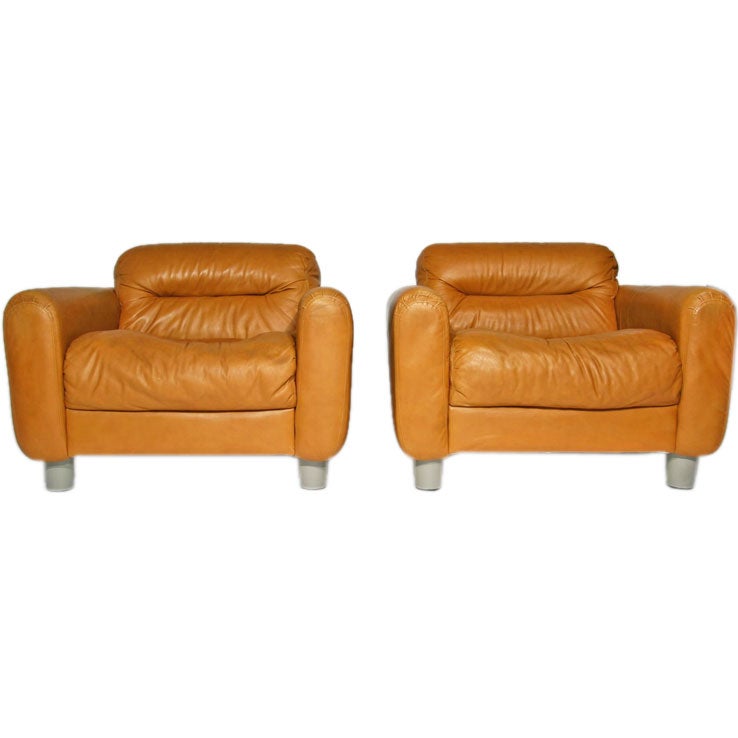 Pair of oversized caramel leather lounge chairs at 1stDibs