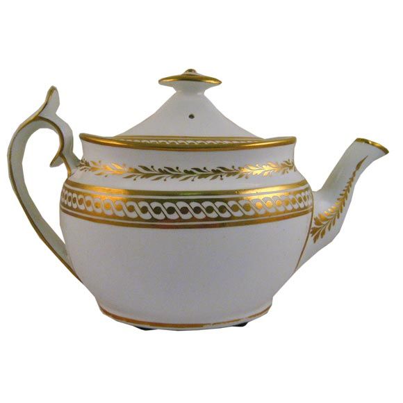 Elegant Spode Porcelain Teapot and Cover, c. 1820 For Sale at 1stDibs