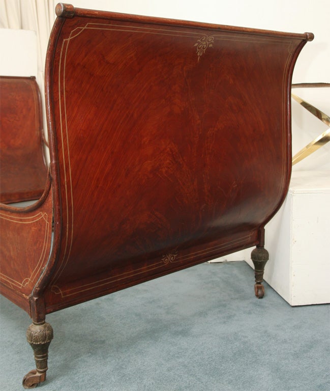 A pair of tole beds For Sale at 1stDibs
