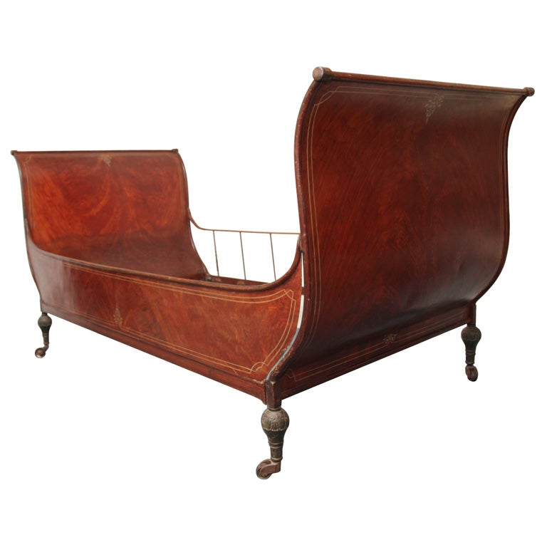 A pair of tole beds For Sale at 1stDibs