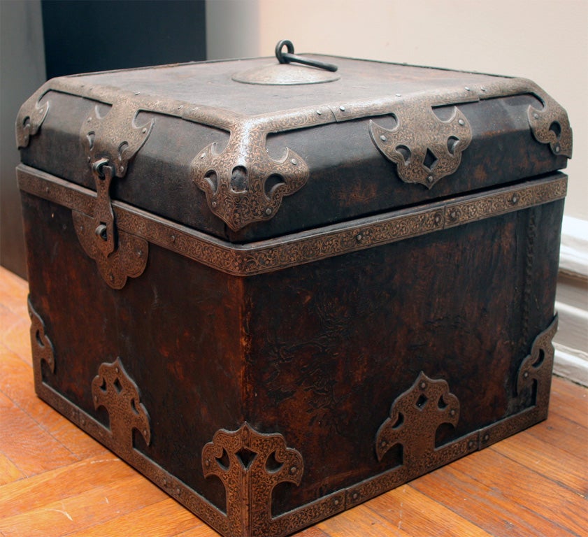 Box for a Precious Object For Sale at 1stDibs