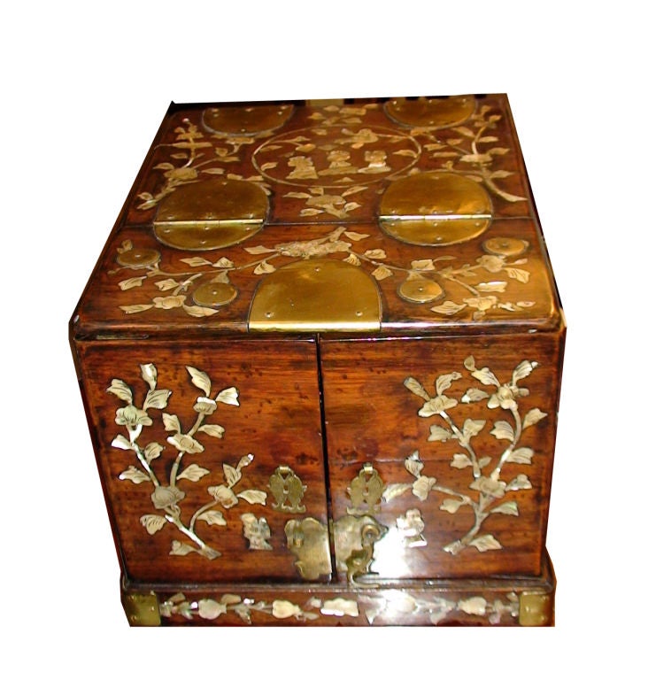 CHINESE MOTHER OF PEARL INLAID ROSEWOOD TRAVELLING MAKUP CHEST at 1stDibs