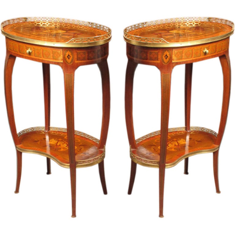 Pair of Transition Style Oval Side Tables at 1stDibs