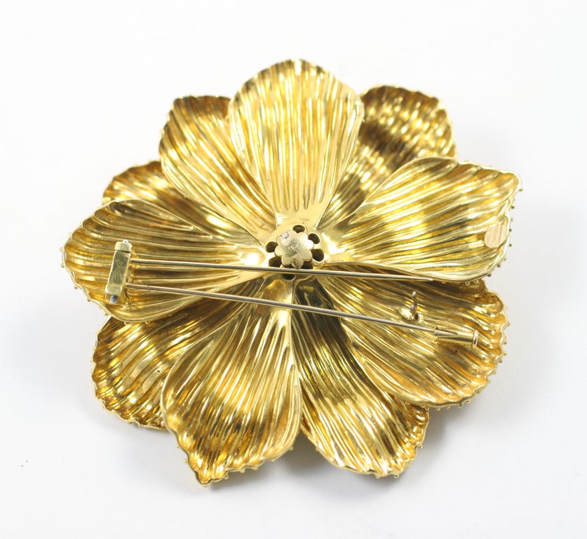 Yellow Gold Flower Brooch For Sale at 1stDibs