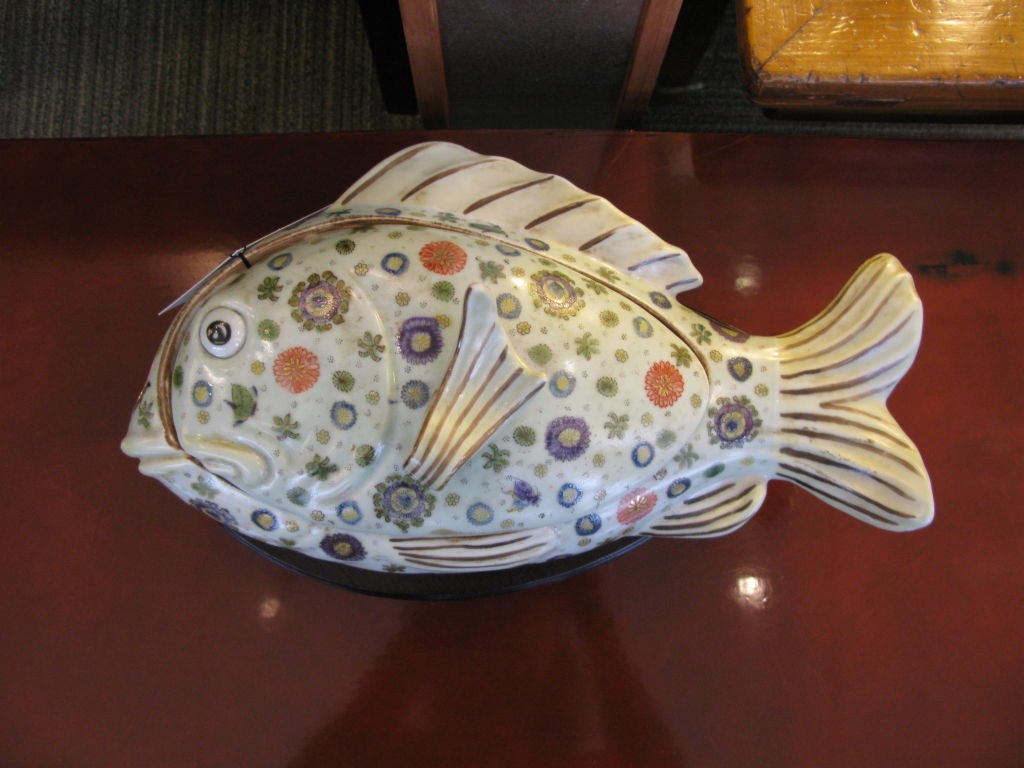 JAPANESE PORCELAIN FISH SHAPED BOX at 1stDibs