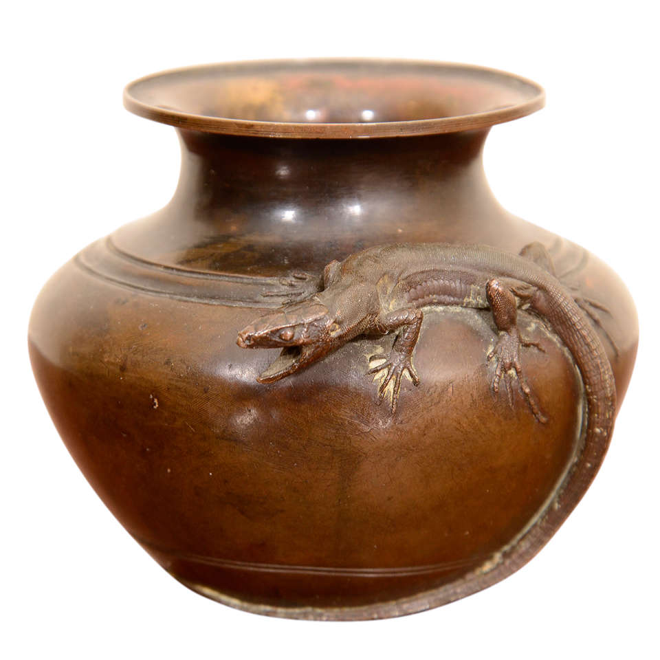 Japanese Meiji Bronze Vase with Lizard at 1stDibs
