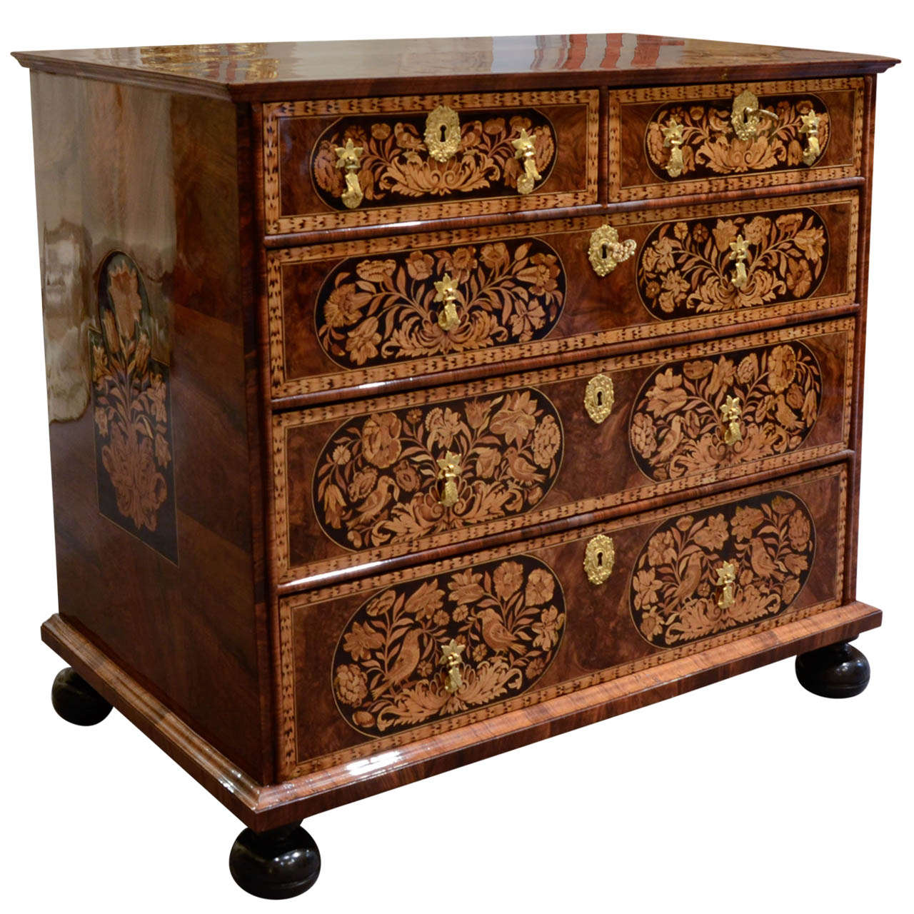 William and Marry Period Commode For Sale at 1stDibs