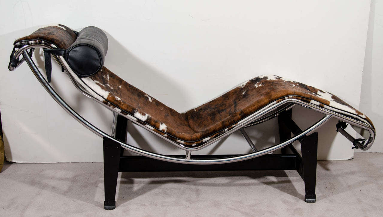 A Mid Century Le Corbusier LC4 Lounge Chair in Cowhide at 1stDibs ...