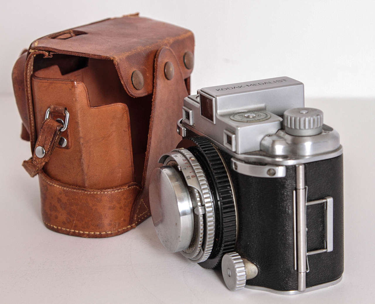 Original Walter Dorwin Teague Kodak Medalist Art Deco Camera with Case ...