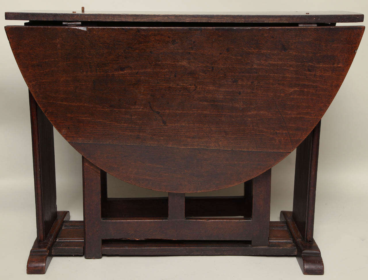 17th c. English or Welsh Oval Gate Leg Table of Rare Form at 1stDibs