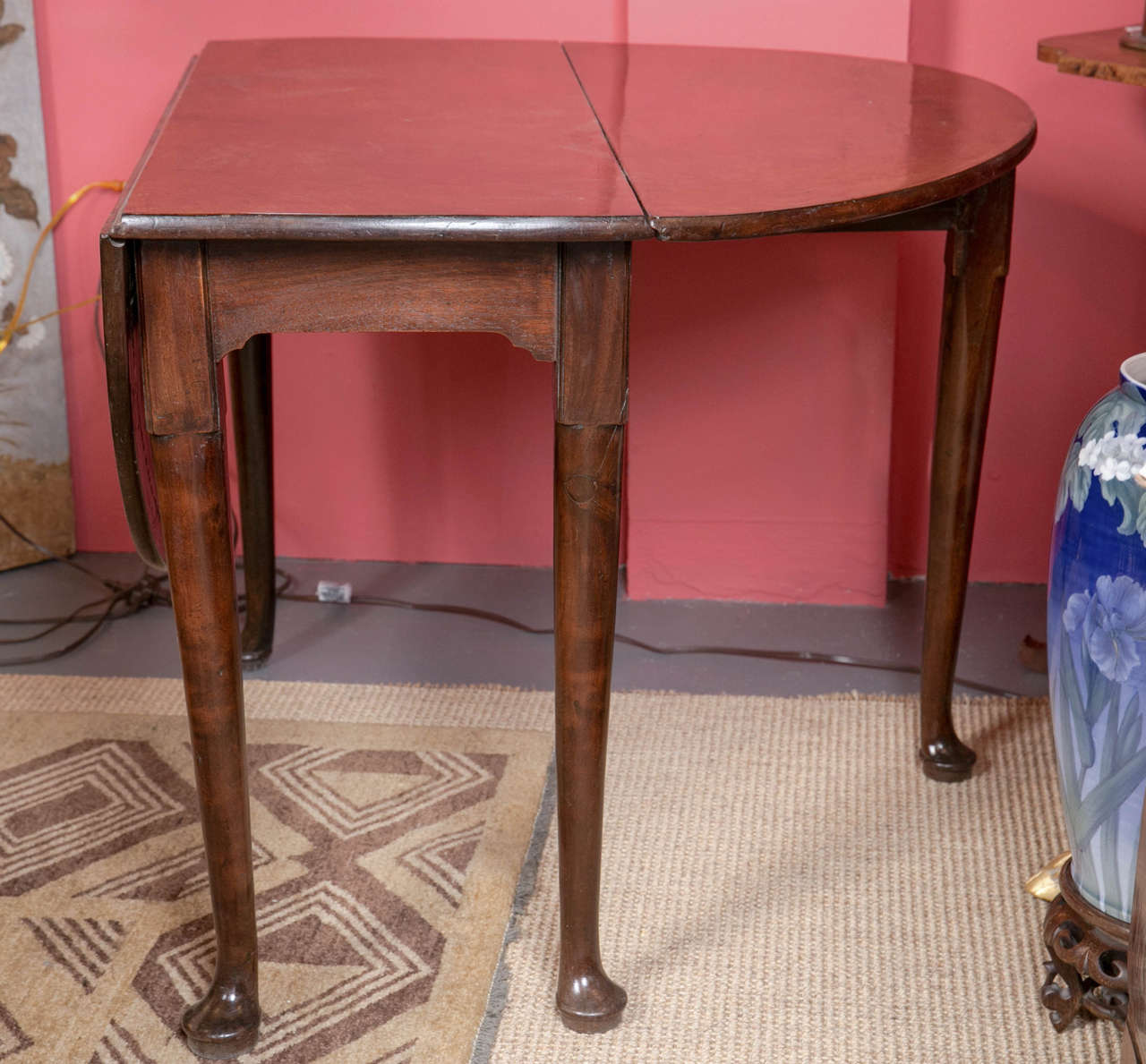 Queen Anne Mahogany Drop-Leaf Table For Sale at 1stDibs