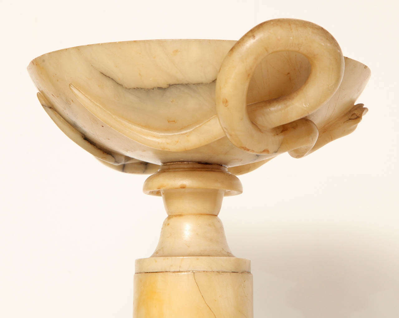 19th Century Italian Alabaster Tatza For Sale at 1stDibs