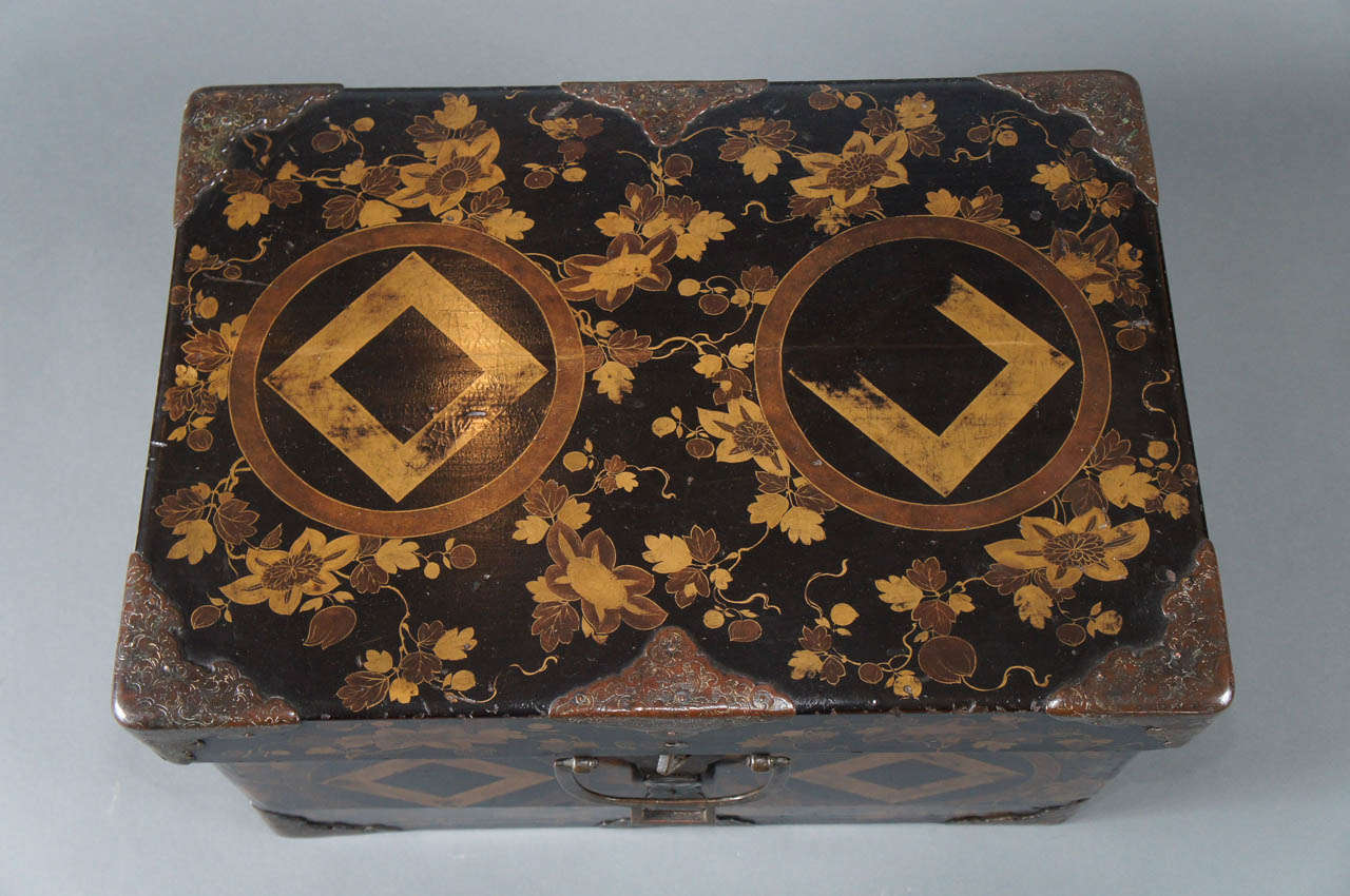 Black Lacquer Kimono Box For Sale at 1stDibs | japanese lacquer box ...