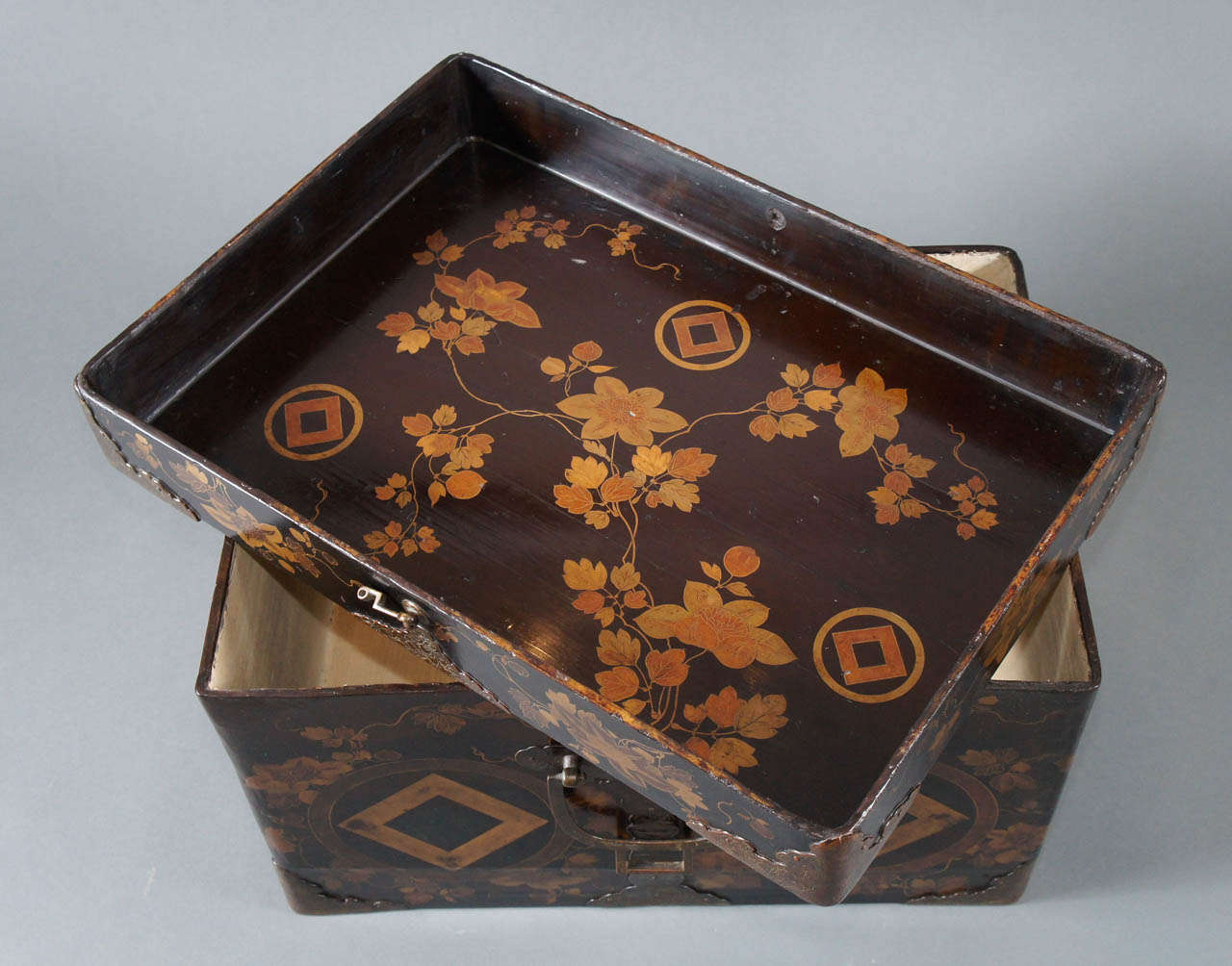 Black Lacquer Kimono Box For Sale at 1stDibs | japanese lacquer box ...