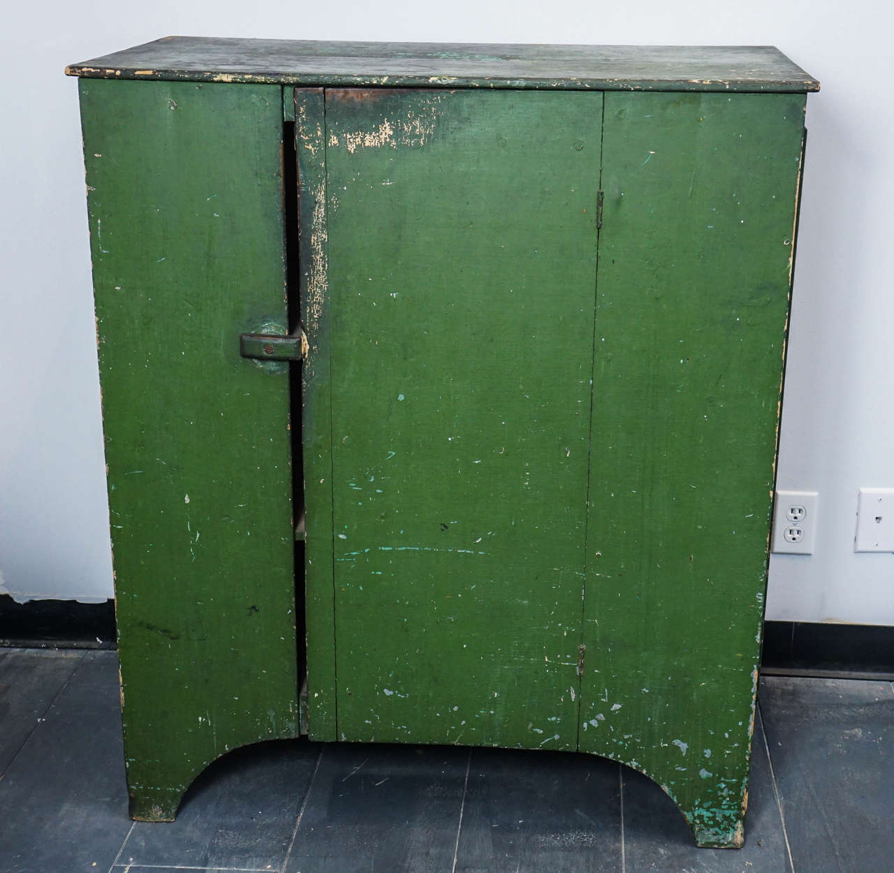 Intensely Green Primitive Food Safe For Sale at 1stDibs