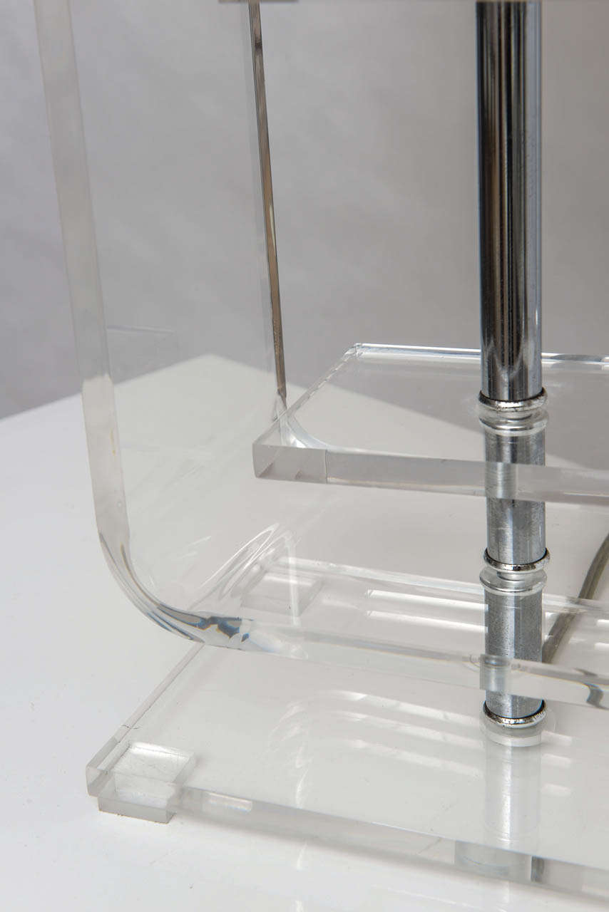 Midcentury Lucite Interfacing Table Lamp For Sale at 1stDibs