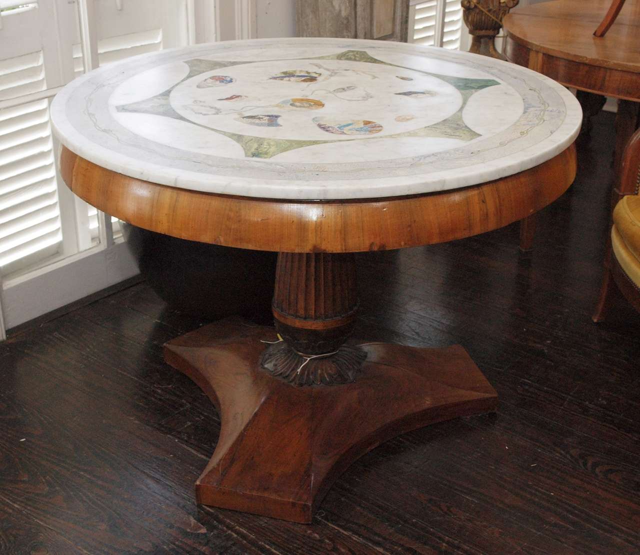 Beautiful Italian walnut center table For Sale at 1stDibs