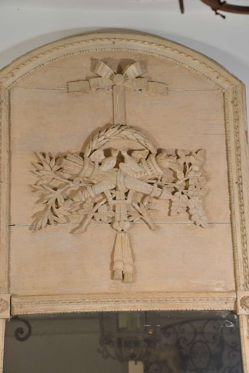 18th Century Trumeau with Carved Detail For Sale at 1stDibs