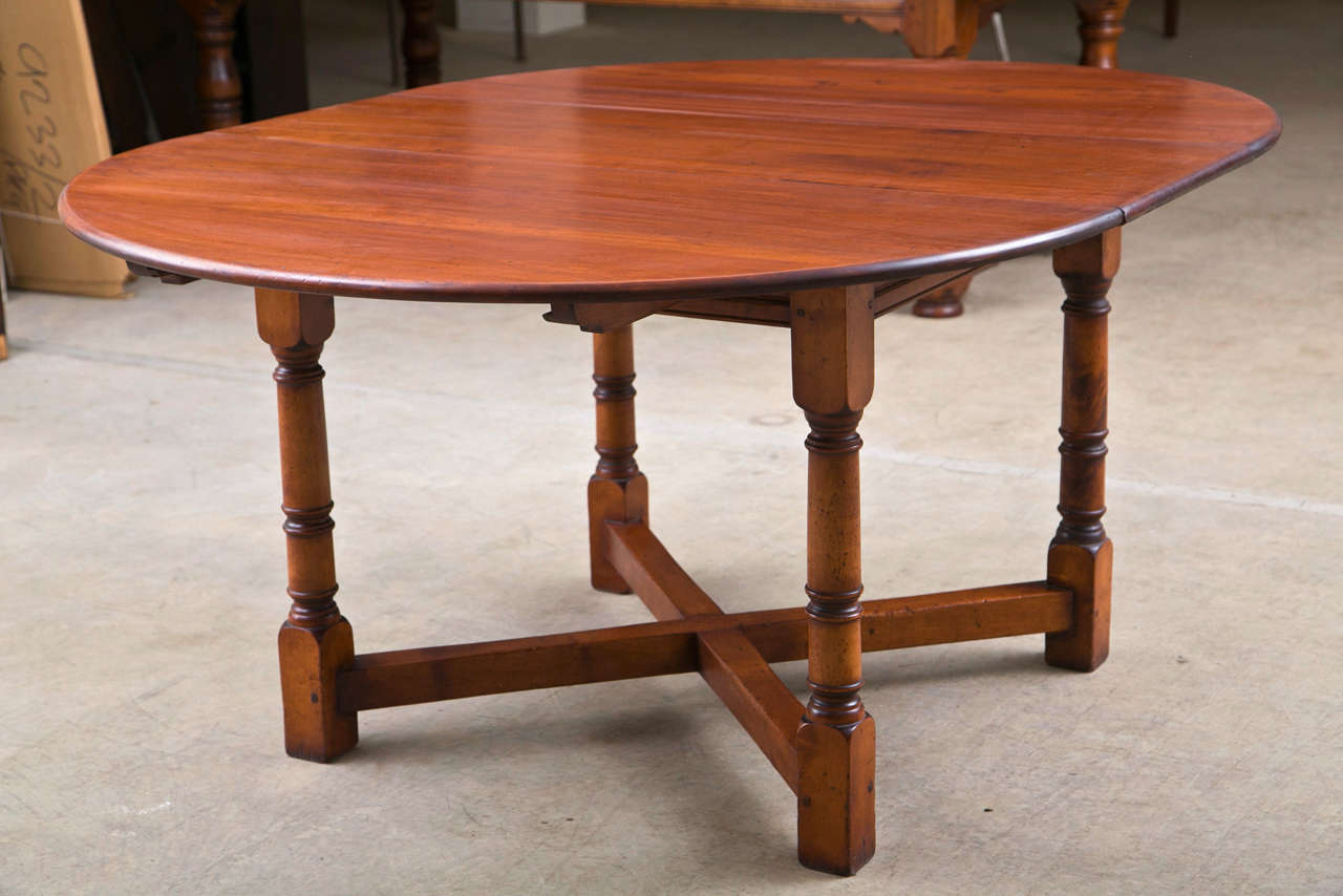 Custom 51" Diameter Cherry Table with Leaves For Sale at 1stDibs