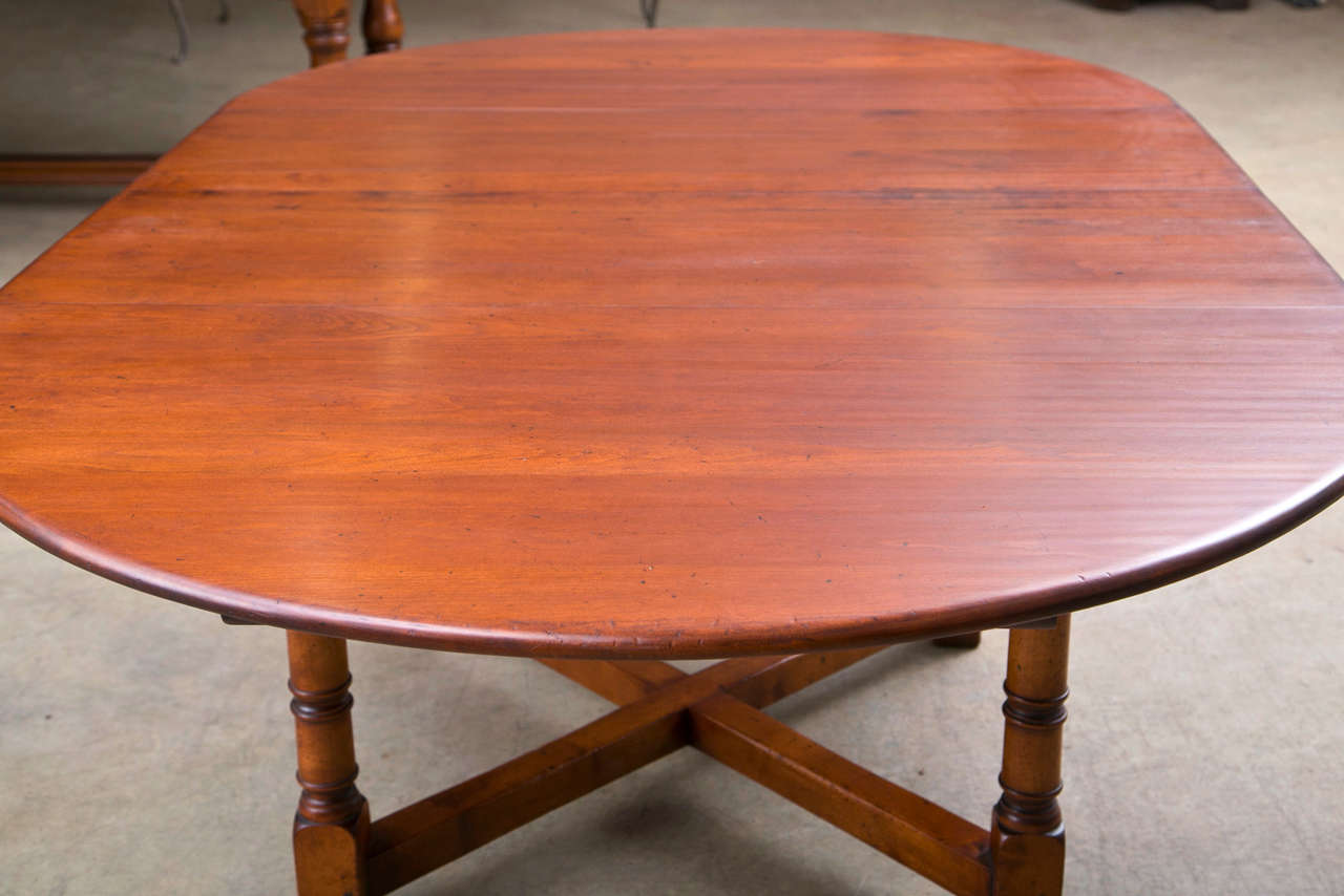 Custom 51" Diameter Cherry Table with Leaves For Sale at 1stDibs