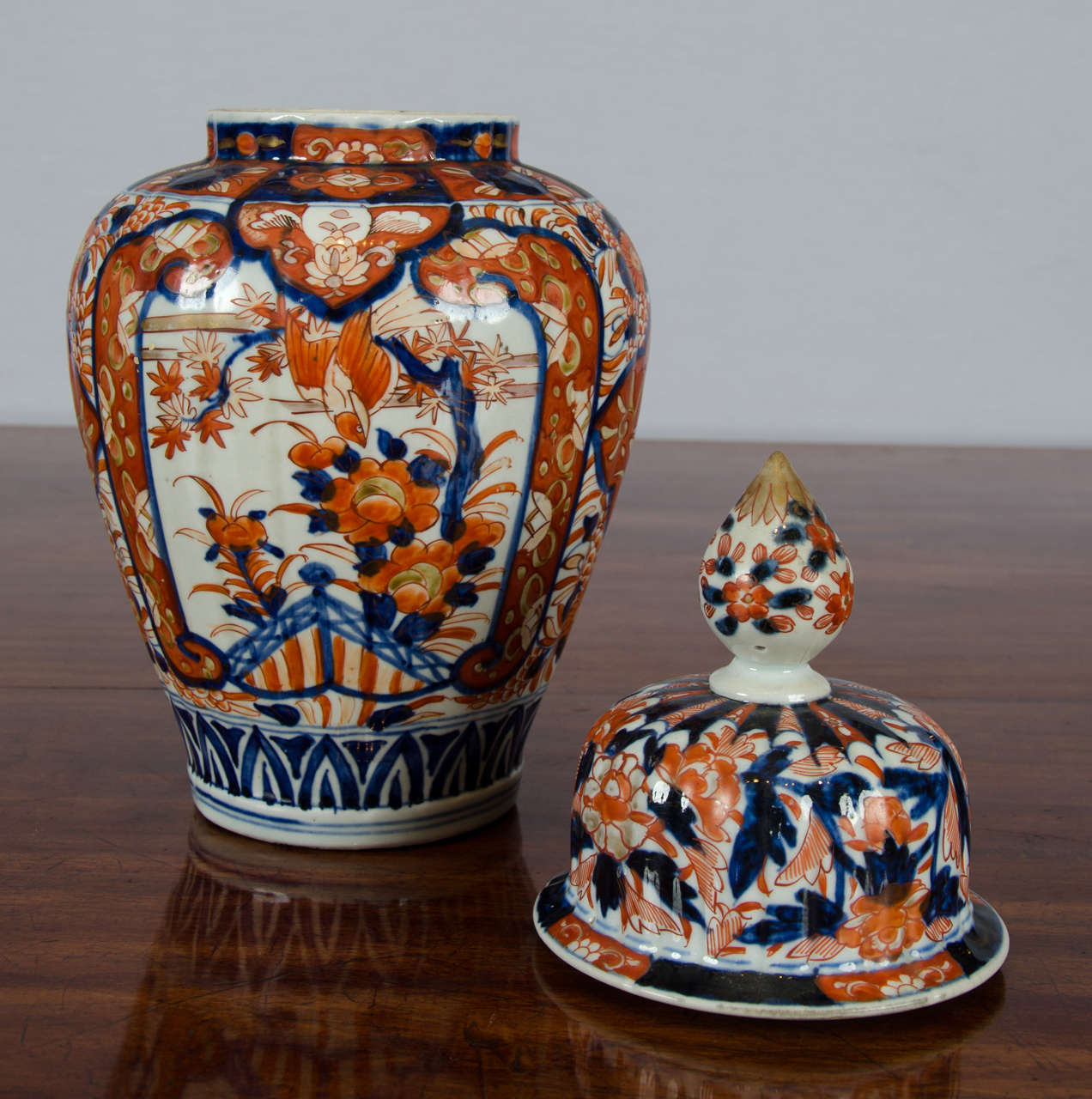 19th Century Lidded Japanese Imari Jar with Flame Shaped Finial at 1stDibs