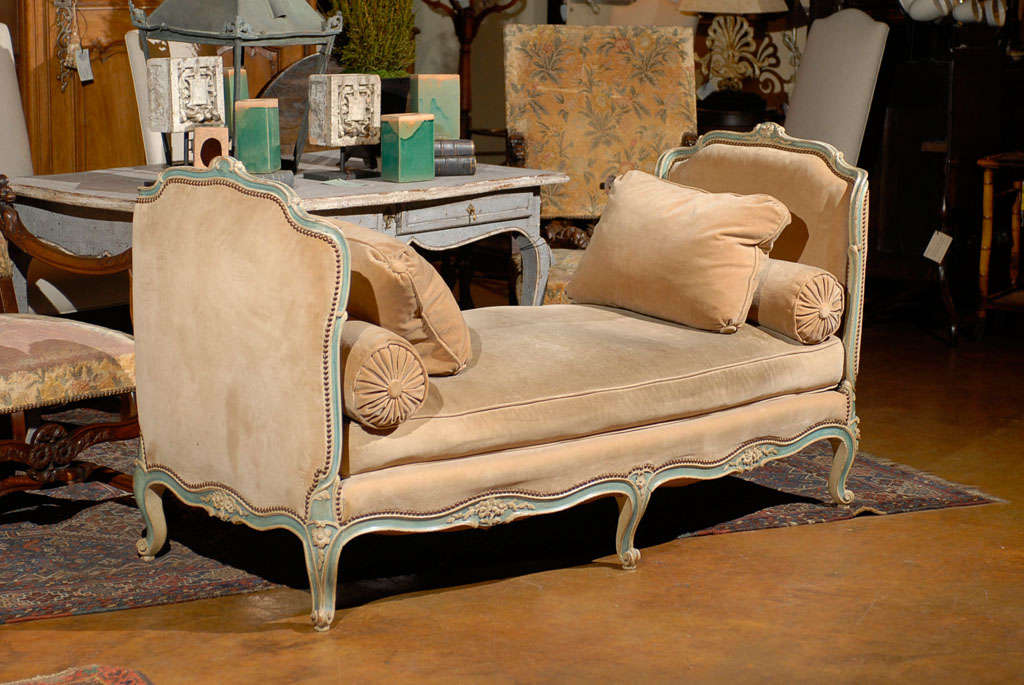 Elegant French Daybed at 1stdibs