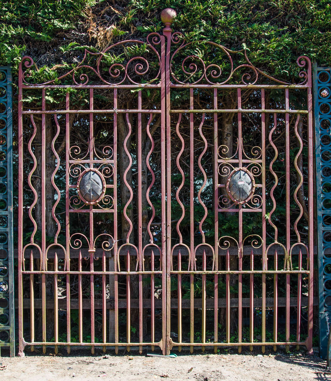 Pair of Grand Antique Wrought Iron Gates For Sale at 1stDibs