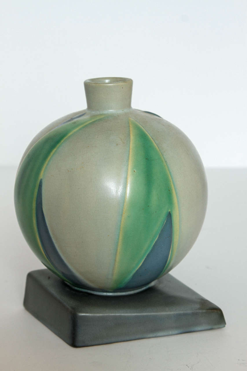 Collection Art Deco Roseville Futura Vases by Frank Ferrell, 1928 at ...