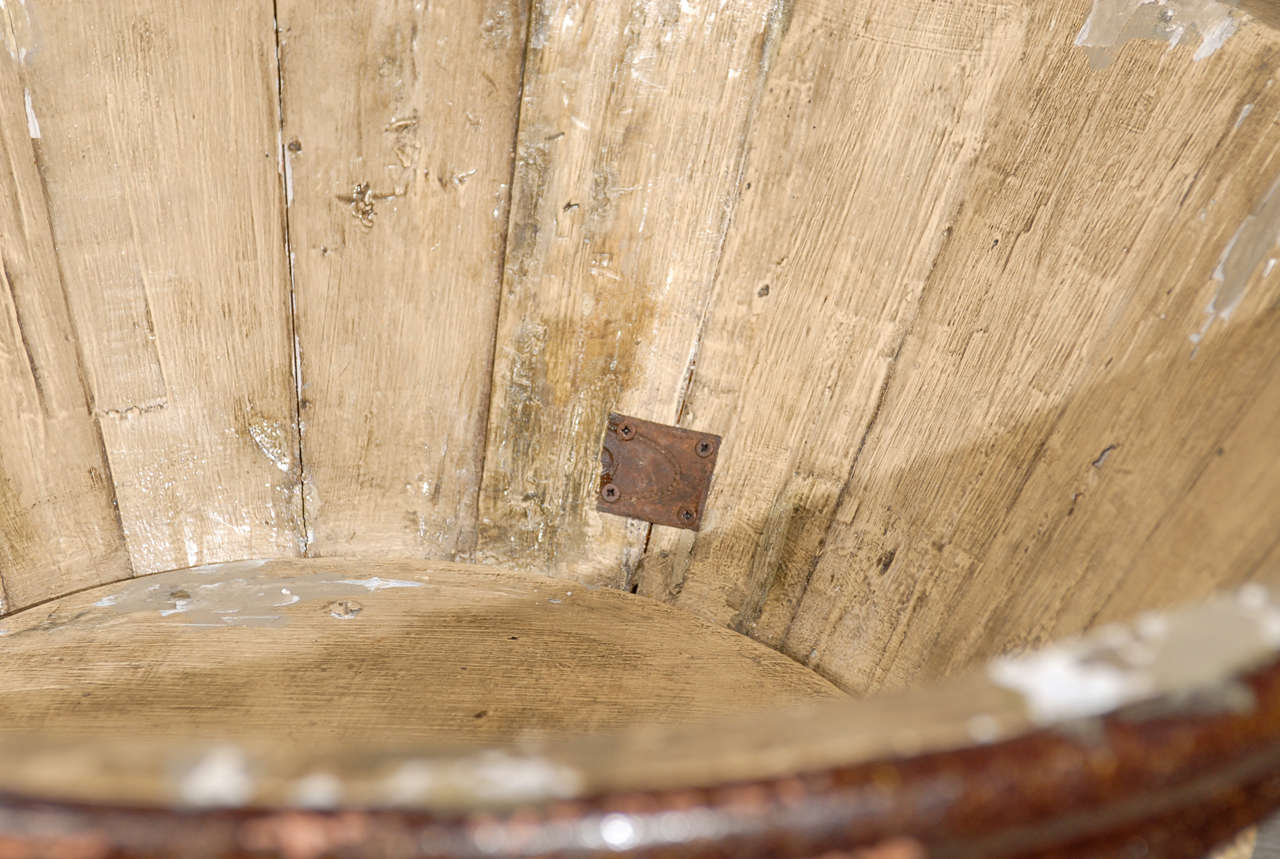 A Pair of Large Size Decorated American Cache-Pots at 1stDibs