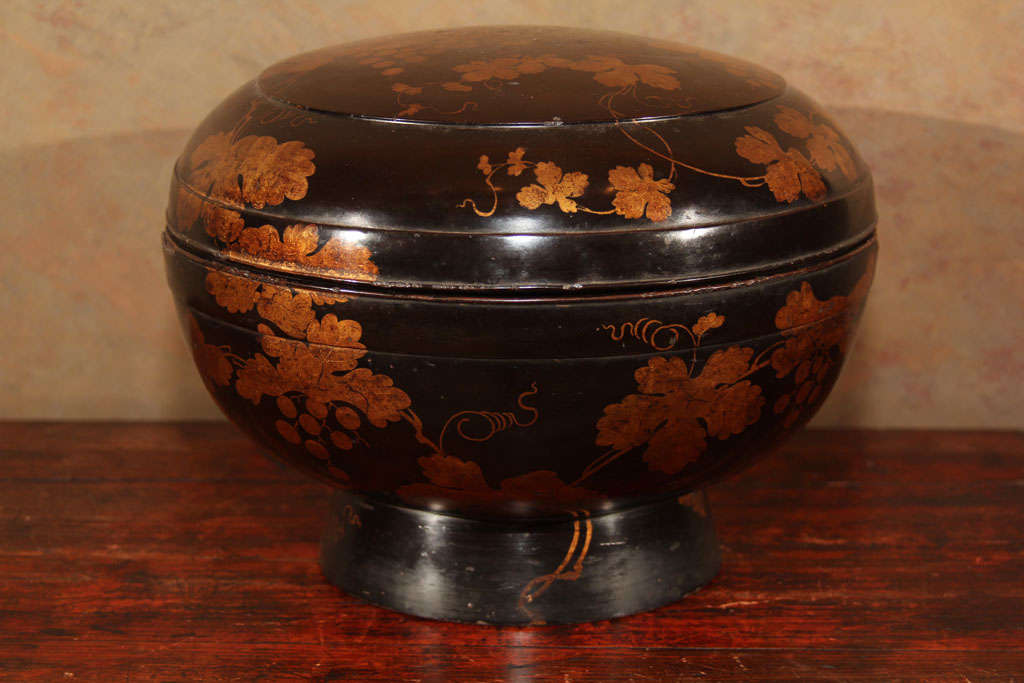 Japanese Lacquered Wood Storage Box For Sale at 1stDibs