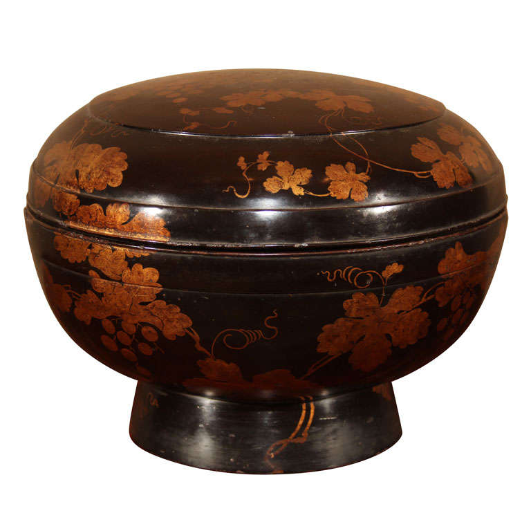 Japanese Lacquered Wood Storage Box For Sale at 1stDibs