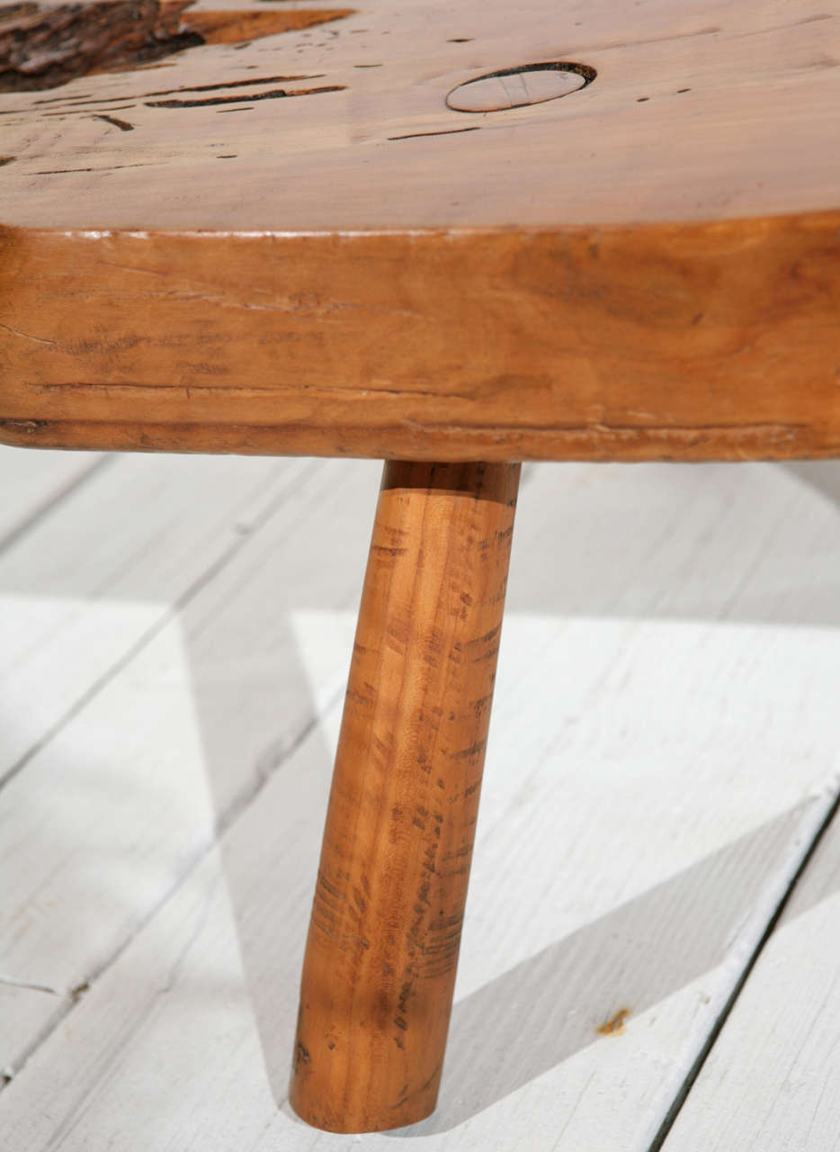 Live Edge Redwood Coffee Table With Peg Legs at 1stDibs | deco coquillage