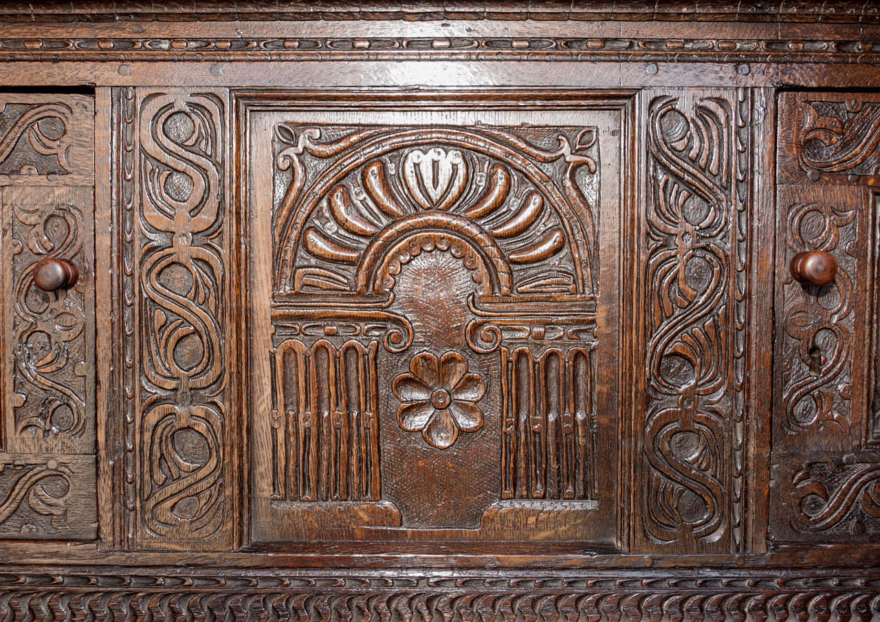 Oak courtcupboard For Sale at 1stDibs