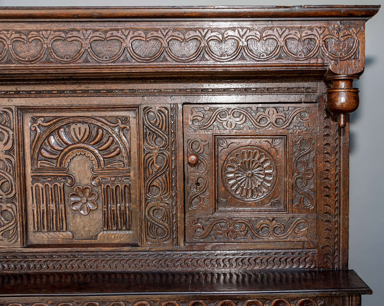 Oak courtcupboard For Sale at 1stDibs