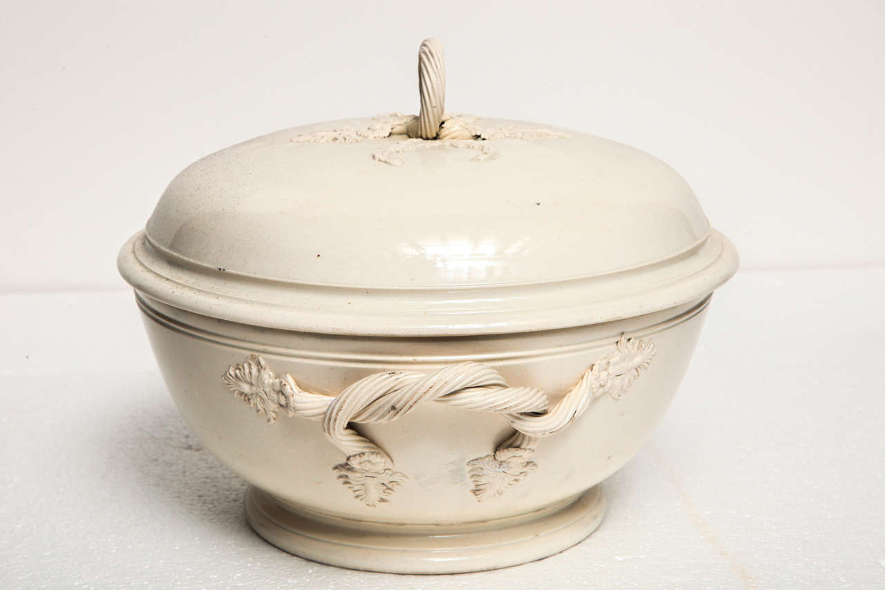 18th Century Leeds Creamware Tureen For Sale at 1stDibs