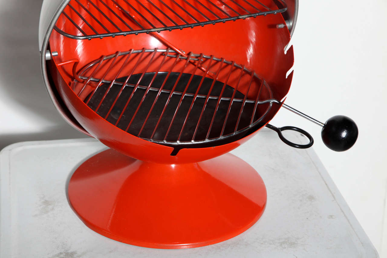 William Wiggins Enameled Ball BBQ Table Top Grill, C. 1970 at 1stDibs ...