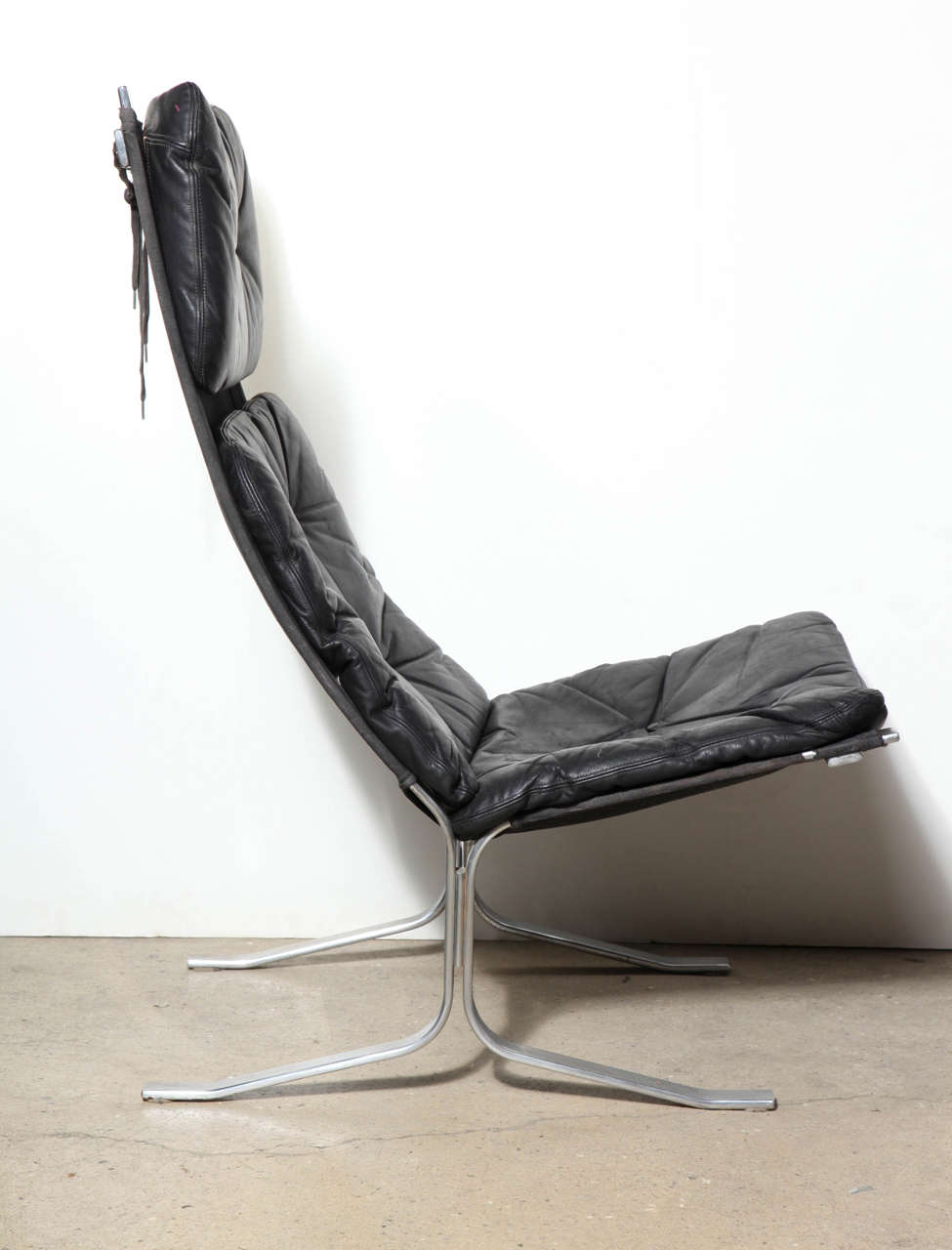 Ingmar Relling "Siesta" Style Black Leather and Chrome Lounge Chair at ...