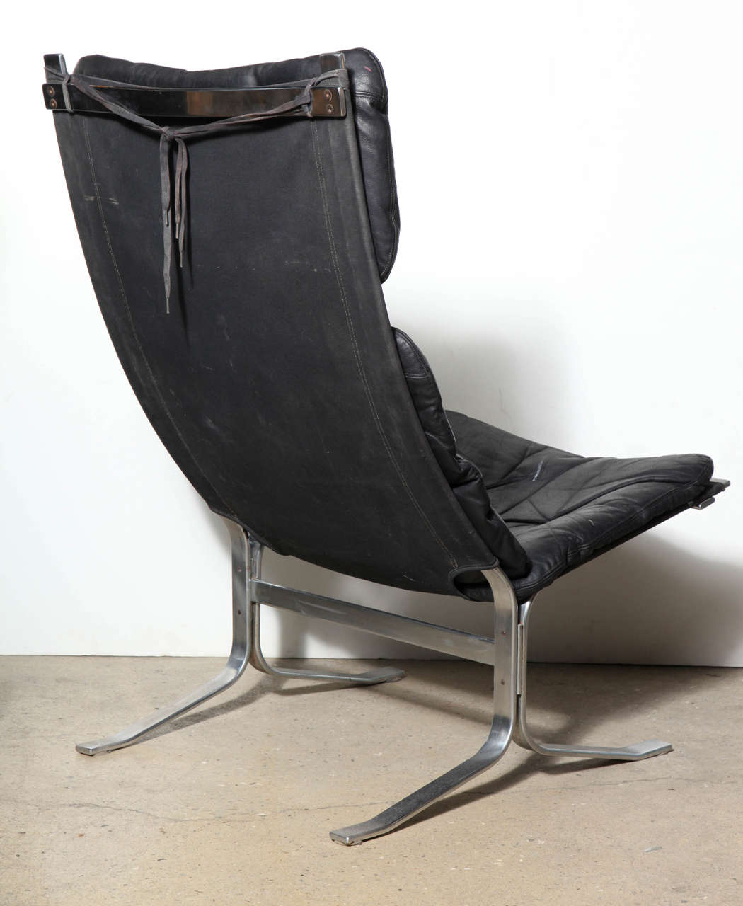 Ingmar Relling "Siesta" Style Black Leather and Chrome Lounge Chair at ...