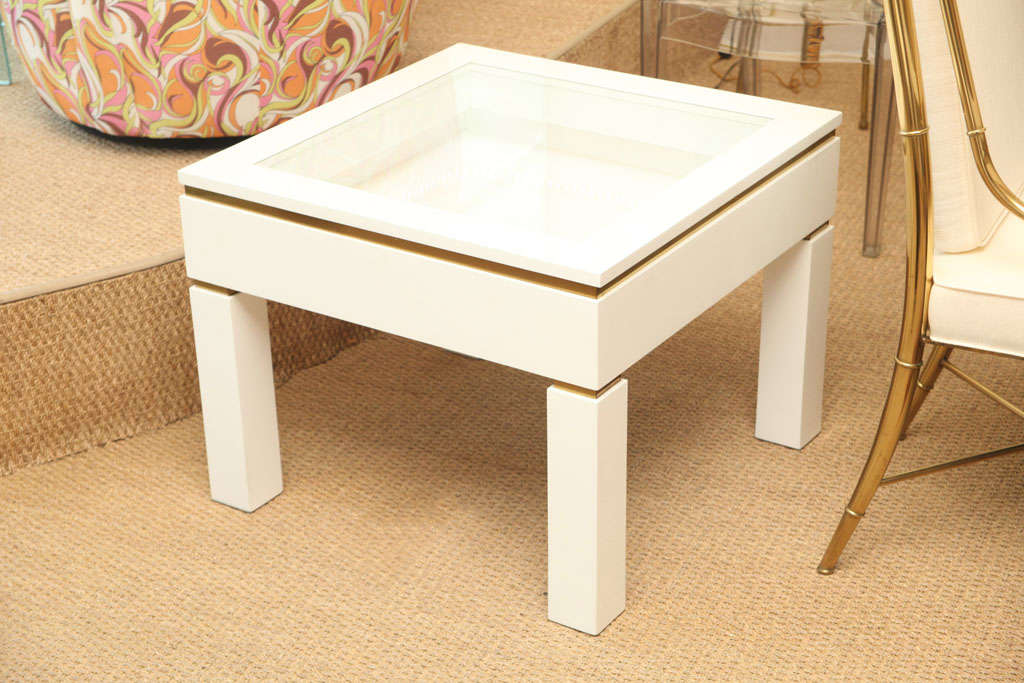White Lacquered Casa Bella Lighted Object Display Table For Sale at ...